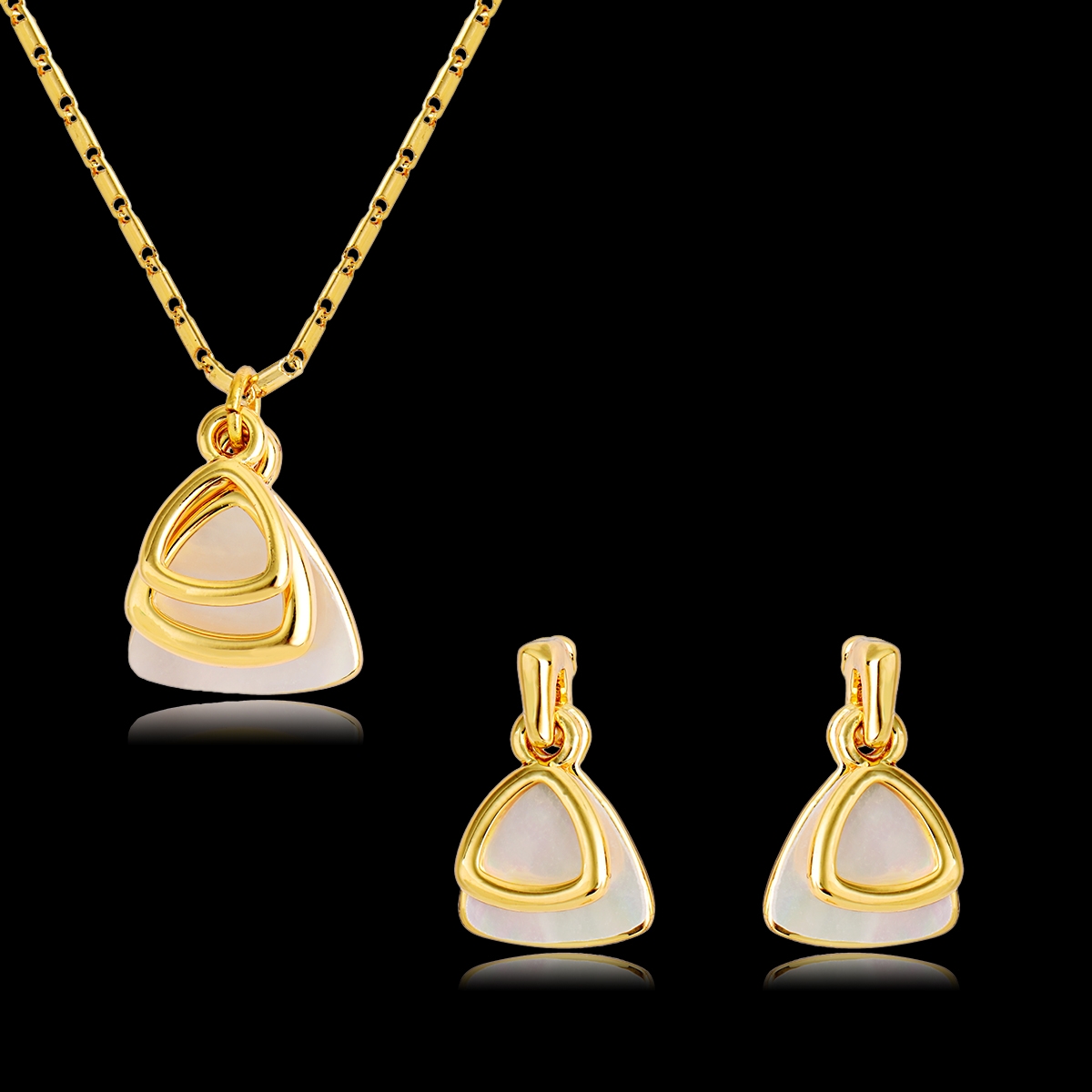 Beautiful Shell White Necklace and Earring Set