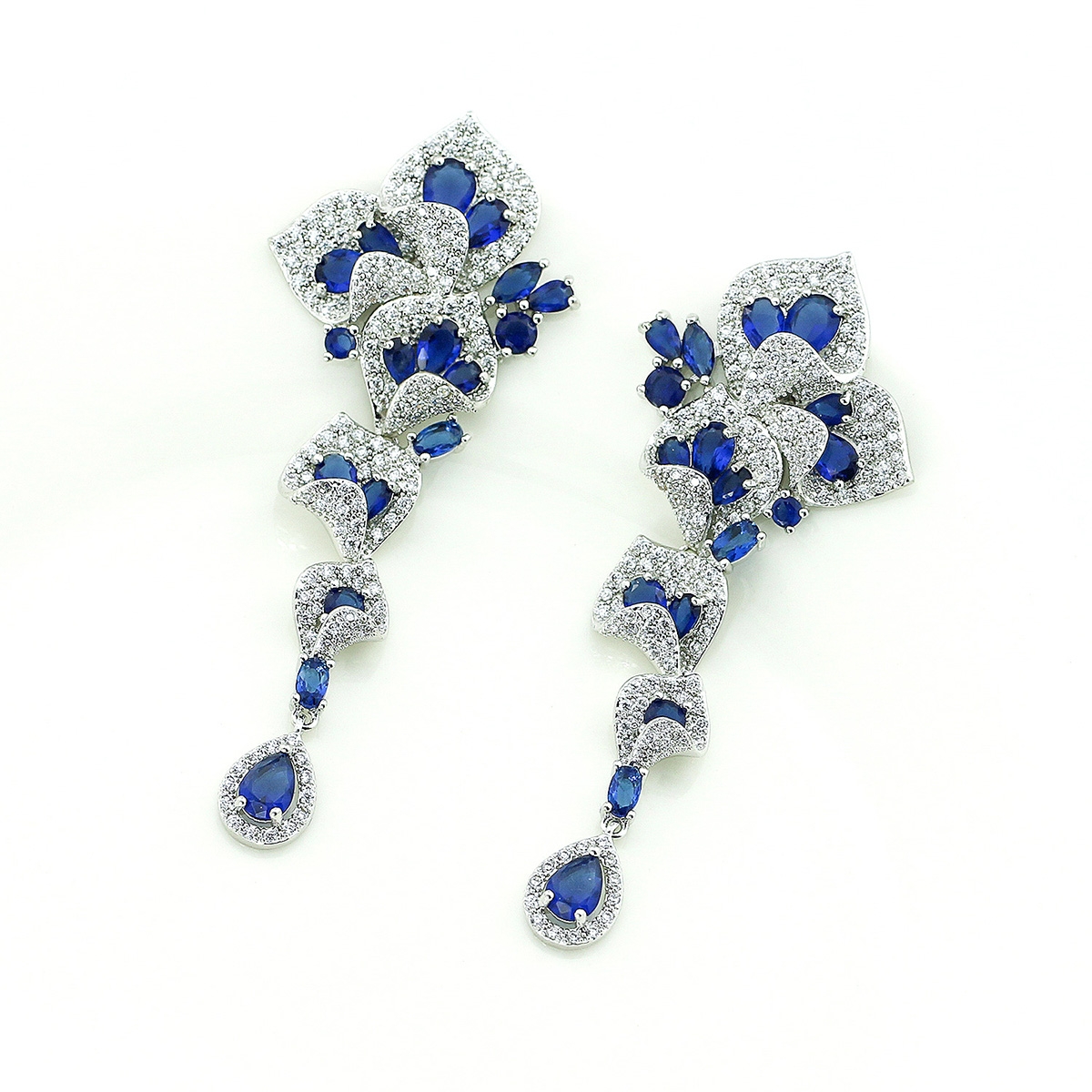 Luxury Big Dangle Earrings with Beautiful Craftmanship