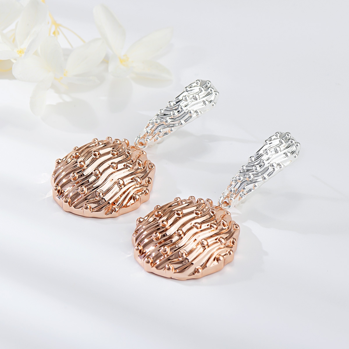 Unusual Dubai Gold Plated Dangle Earrings Unusual Dubai Gold Plated Dangle Earrings